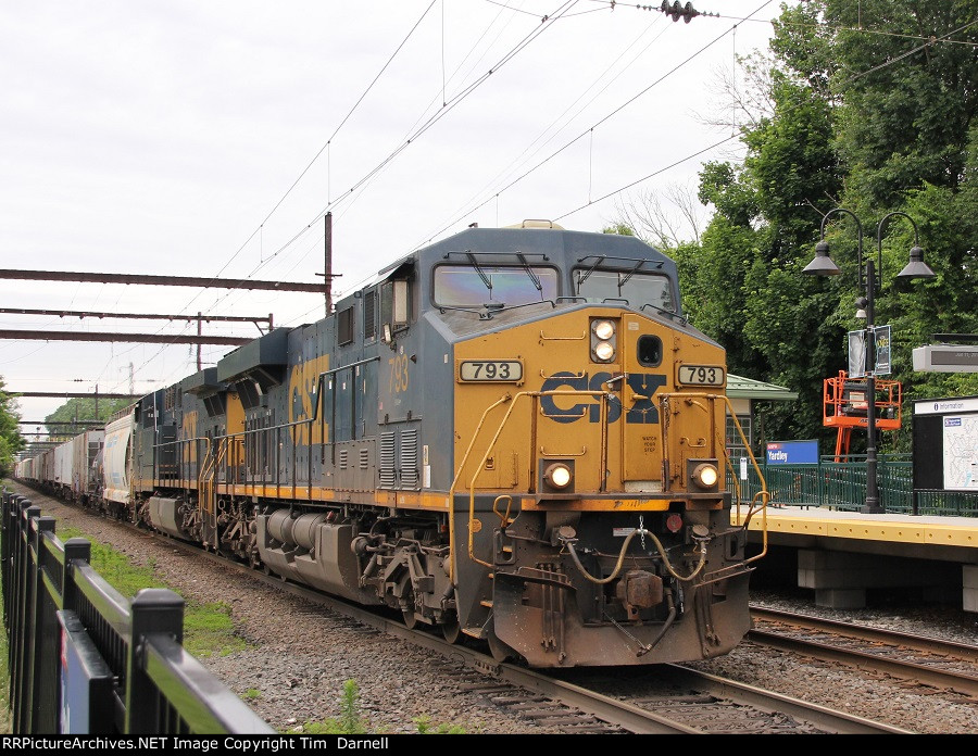 CSX 793 leading Q410